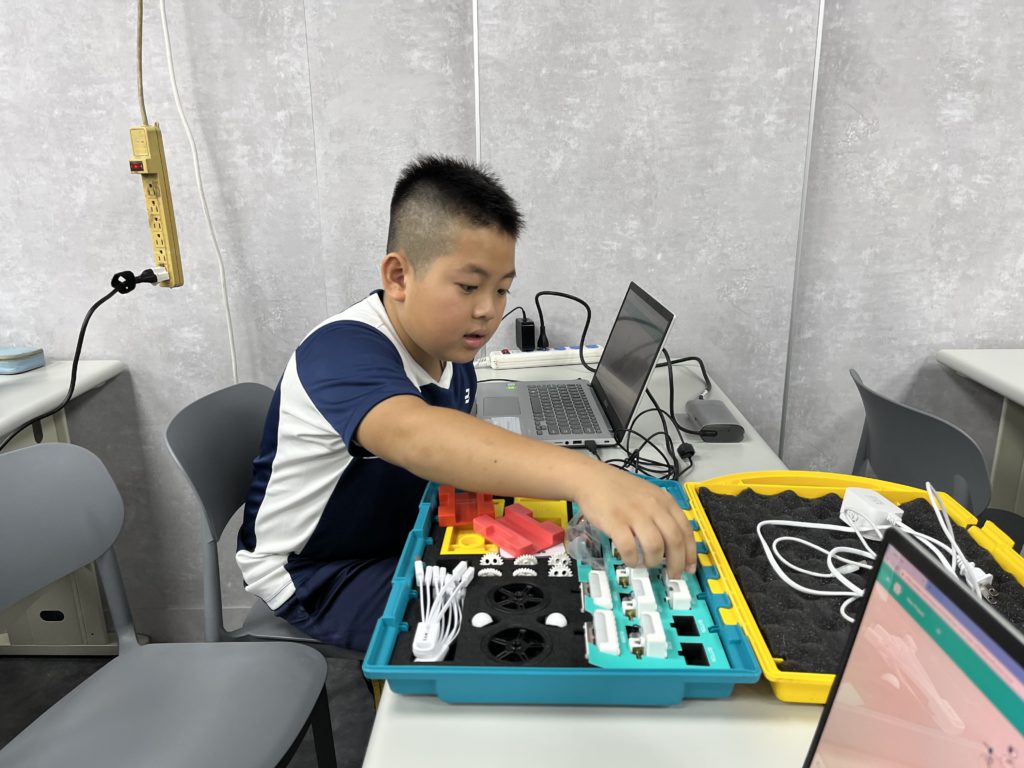 【名師出高徒】雅雯老師－SAM Labs Studio X 自動化實驗班 | 史汀實驗室