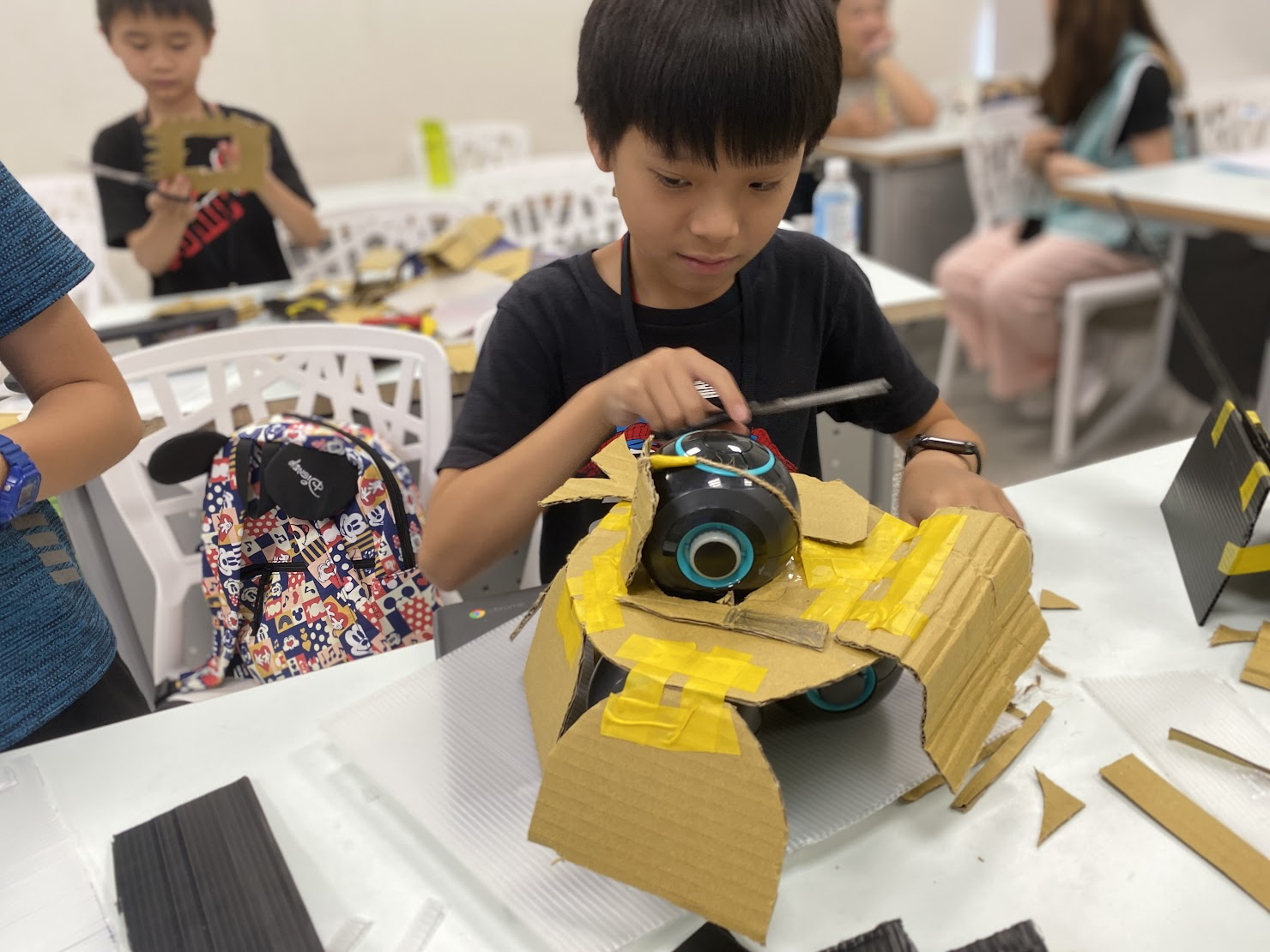 「CUE Robot」講師專訪——和機器人CUE手作道具一起闖關挑戰！ | 史汀實驗室